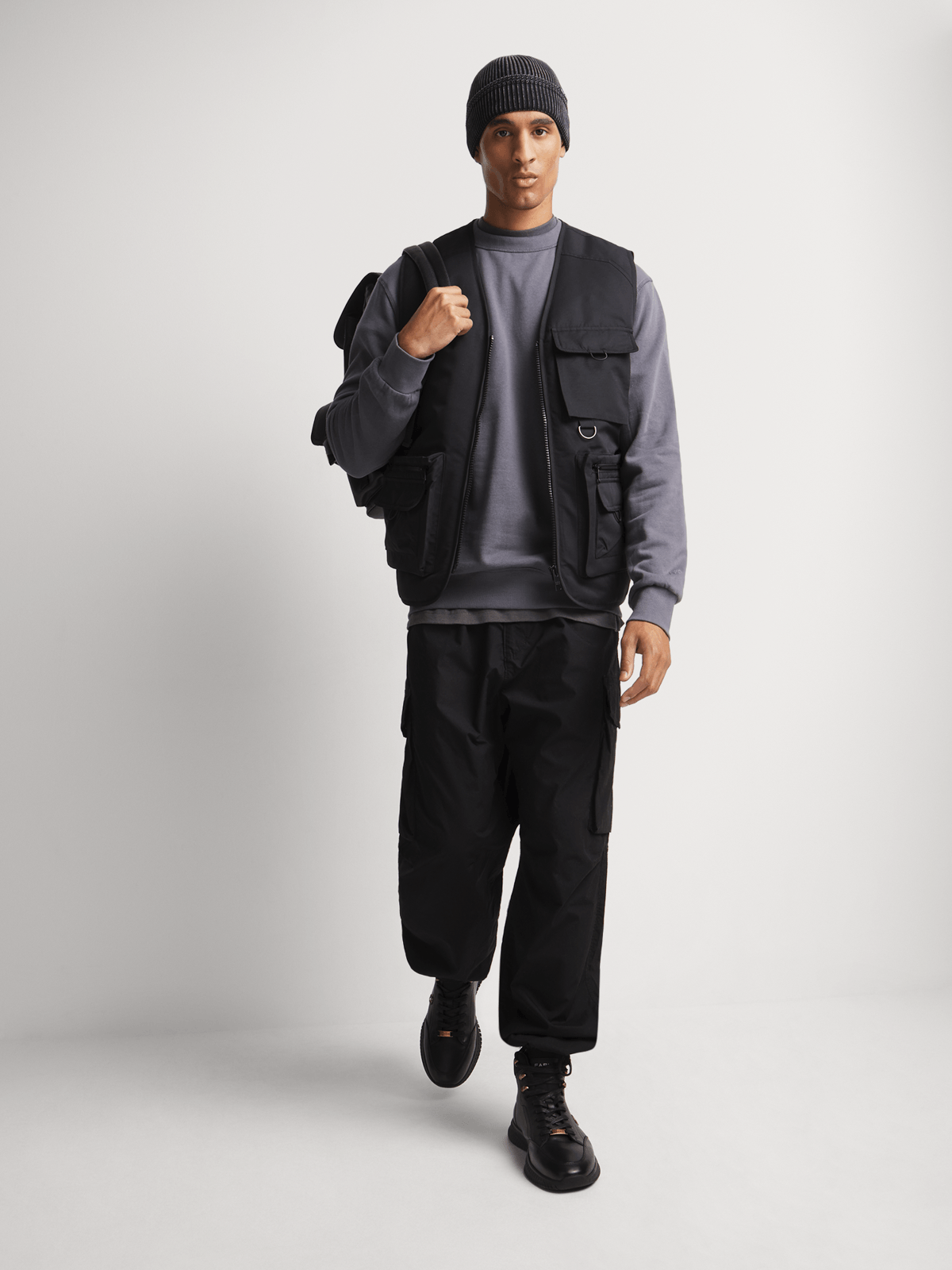 Men's Markham Basic Charcoal Crewneck Sweater | Bash