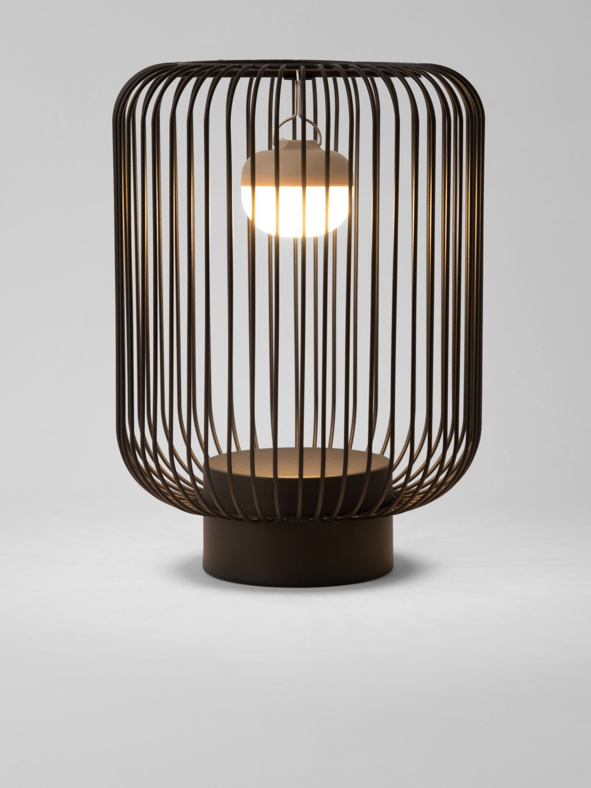 Outdoor Metal Lamp With Rechargeable Bulb | Bash